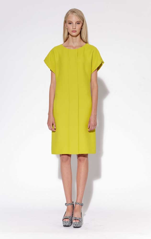 Straight dress without sleeves