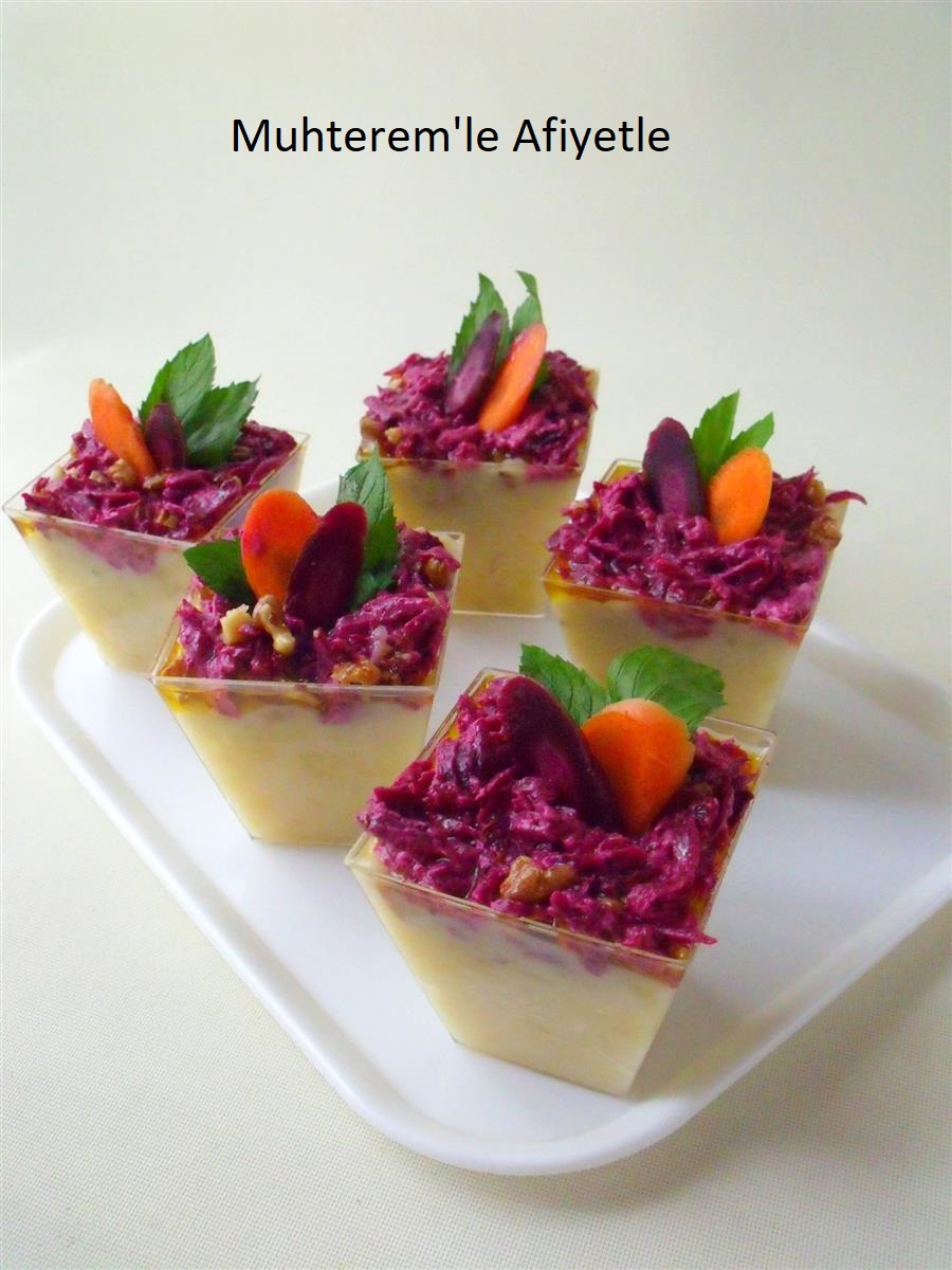 Muhterem'le Afiyetle: PATATES PÜRESİNDE, MOR HAVUÇ TARATOR