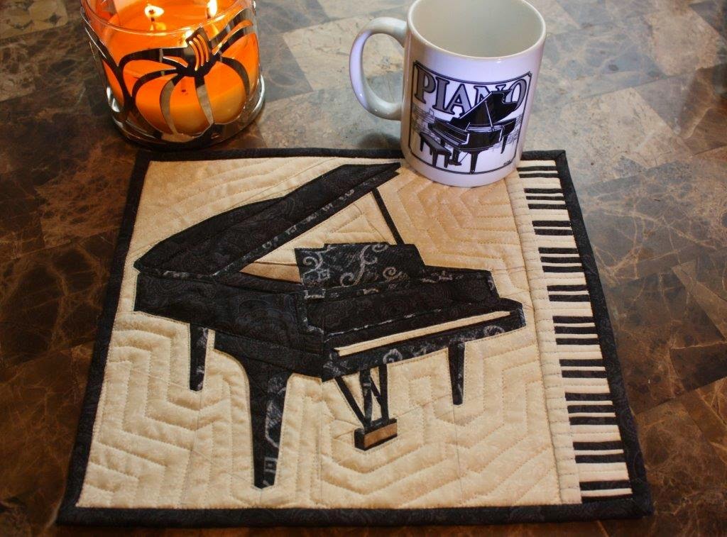 Sarah Lynn's Mitered Corner: Grand Piano Mug Rug