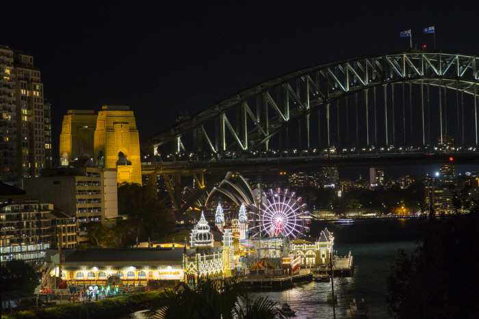 Earth Hour Save the Earth ; Let's turn off the lights altogether.