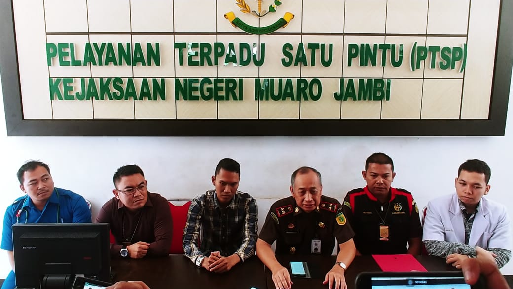 Kejari Muarojambi Tahan Mantan Kades Lopak Alai Kejari Muarojambi Tahan Mantan Kades Lopak Alai
