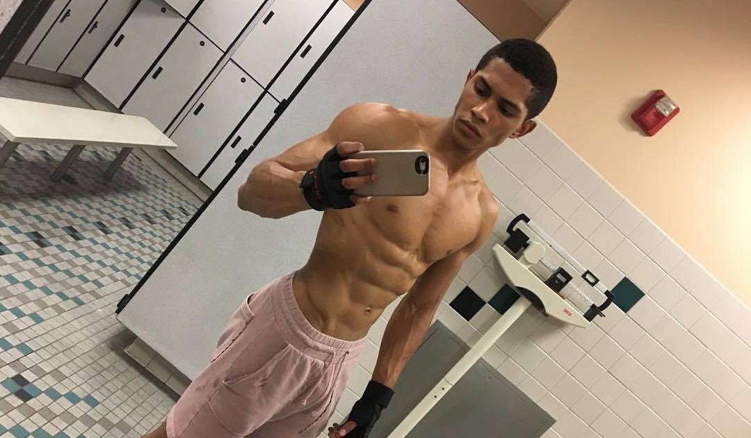 Mirror Selfies Abs
