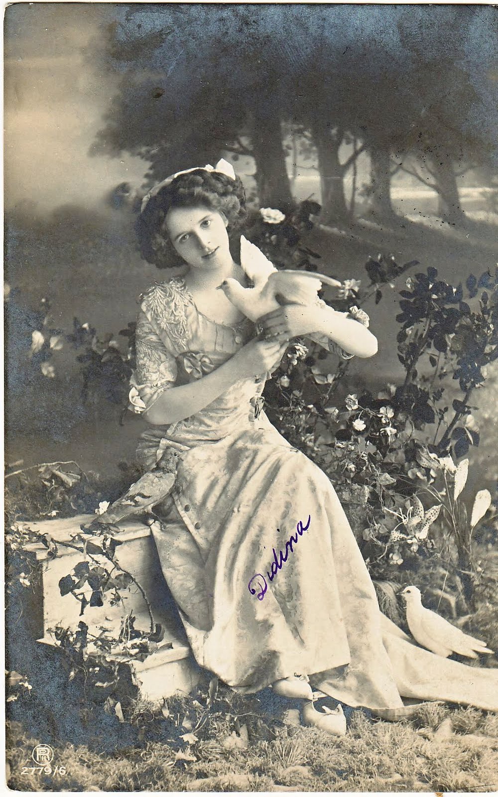 anastasia teodosie: WW 37 - moda în interbelic..