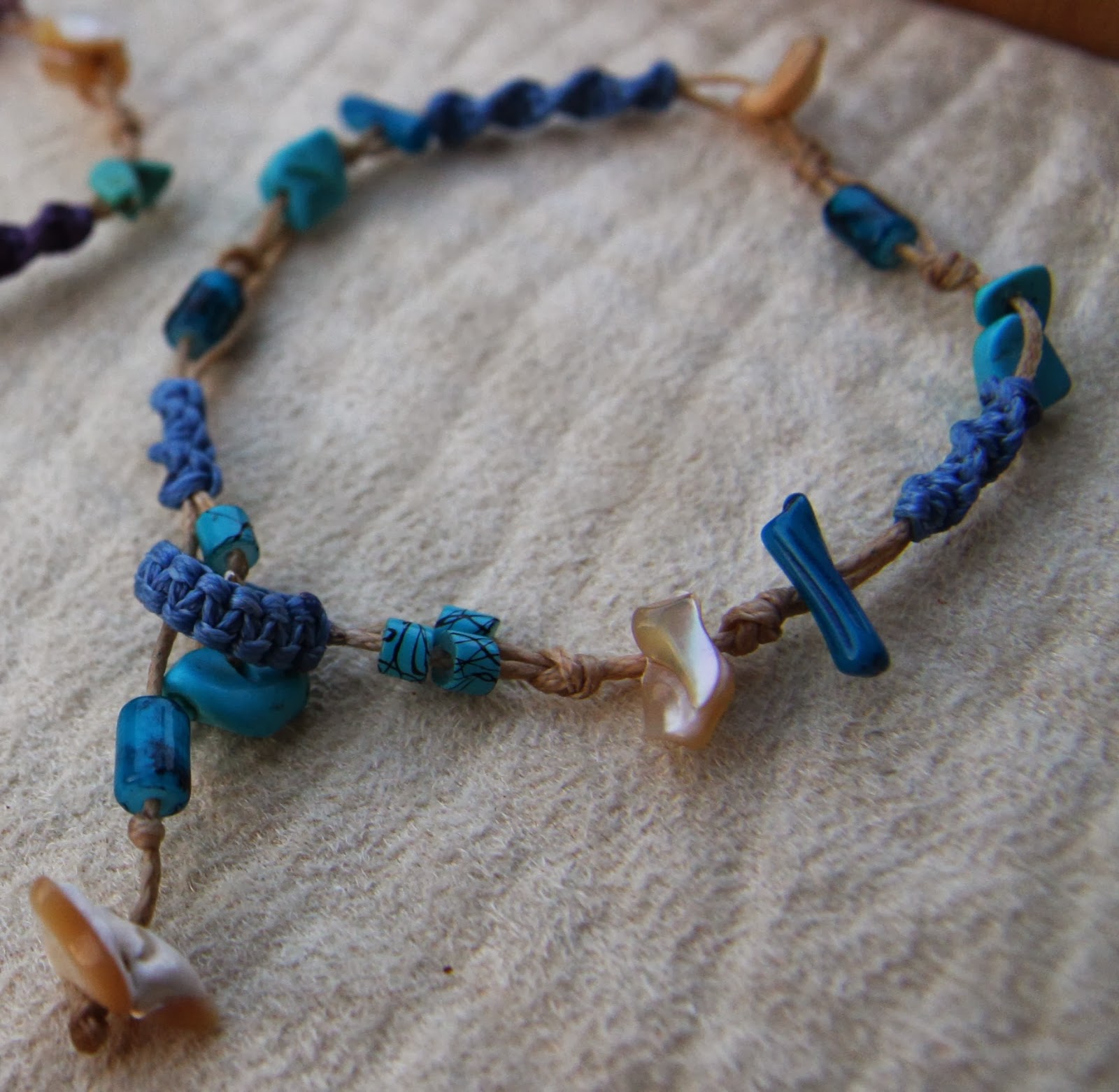 beads around: βραχιολια με χαντρες