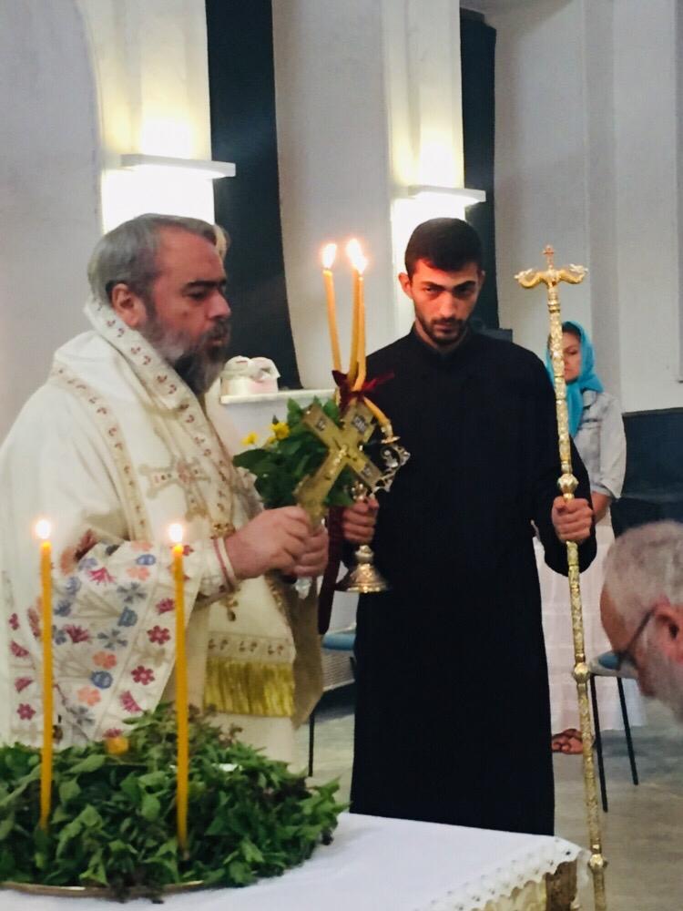 ΦΩΣ ΦΑΝΑΡΙΟΥ: Η ΕΟΡΤΗ ΤΗΣ ΥΨΩΣΕΩΣ ΤΟΥ ΤΙΜΙΟΥ ΣΤΑΥΡΟΥ ΣΤΗΝ ΣΜΥΡΝΗ (ΦΩΤΟ)
