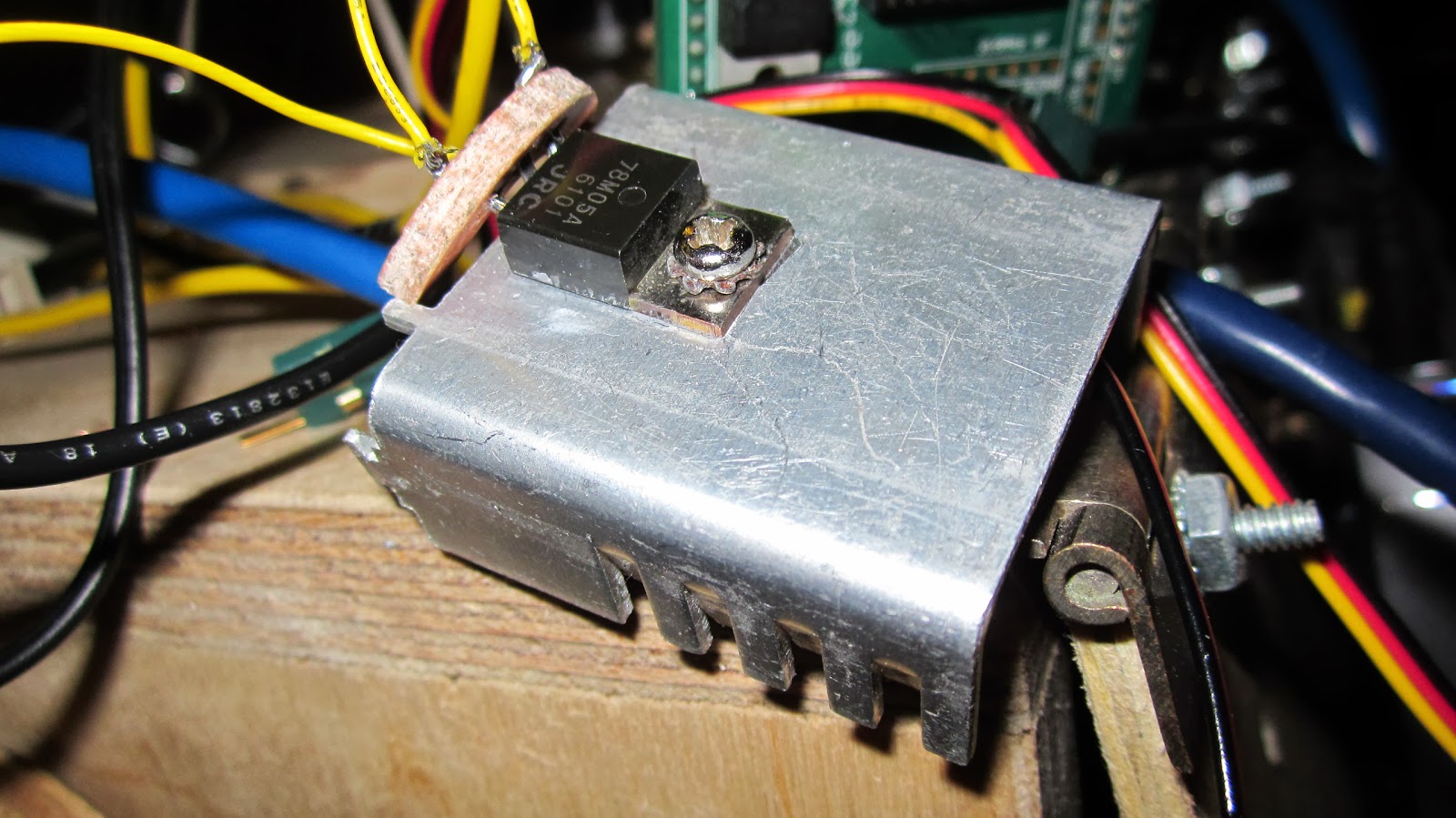 How to Use a DC to DC Converter (Voltage Regulator) How to Use a DC to DC Converter (Voltage Regulator)