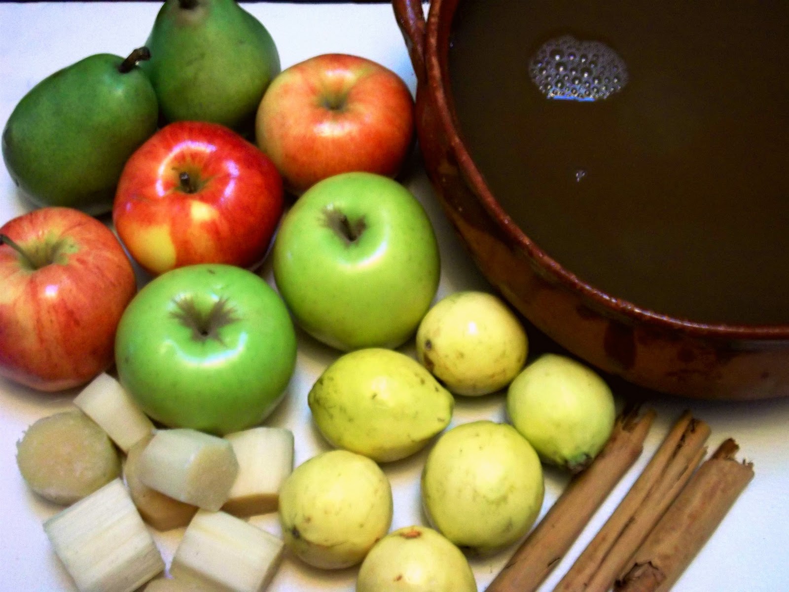 She Made/Ella Hace: Ponche Navideño de Manzana - La Cocina de Leslie