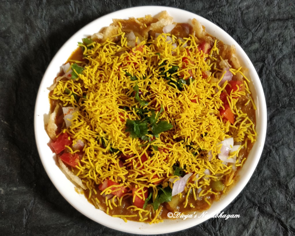 Karnataka style Masala Puri Chaat | Masala Puri chat recipe - Divya's ...