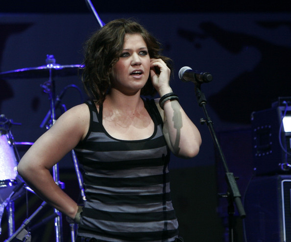 Kelly Clarkson Hairstyles -image Gallery of Female Haircut Styles ...