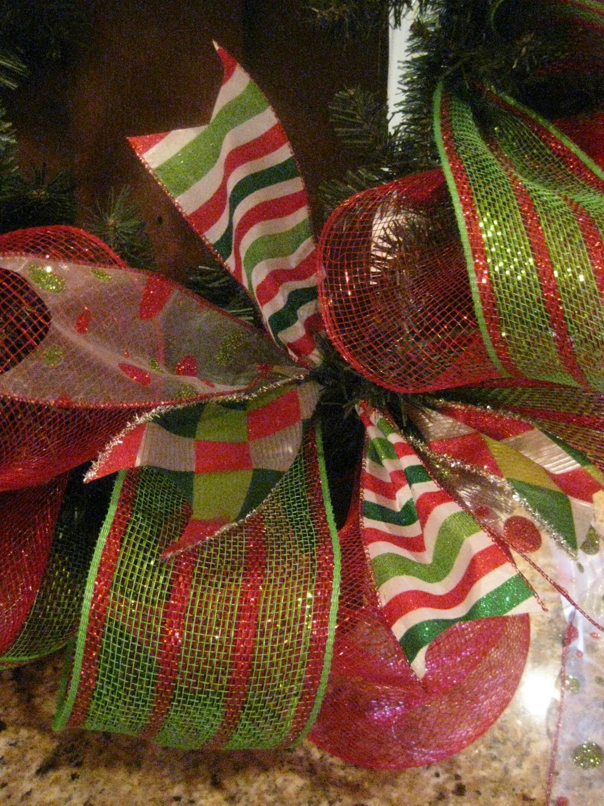 Kristen's Creations: Christmas Mesh Wreath Tutorial!