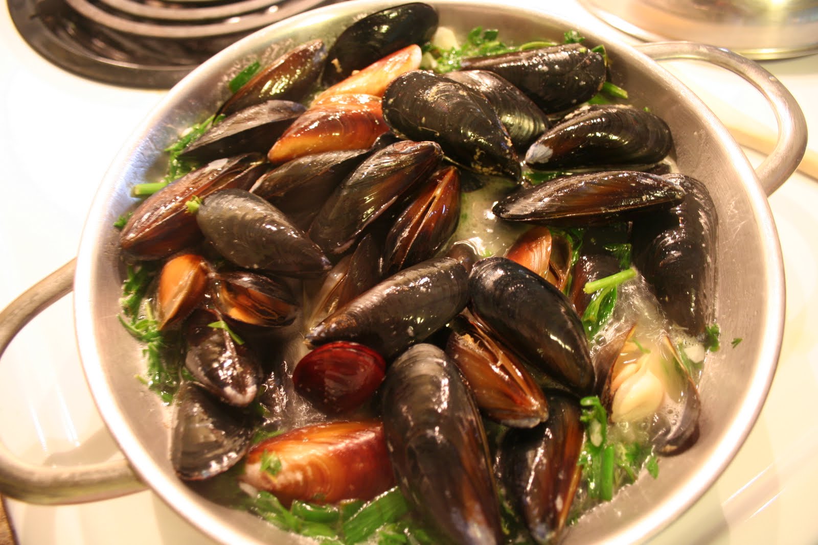 Cheers to Happy: Penn Cove Mussels...
