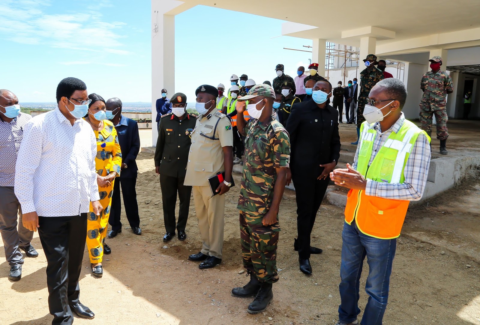 WAZIRI MKUU AKAGUA MAENDELEO YA UJENZI WA JENGO LA TUME YA UCHAGUZI (NEC), LILILOPO NDEJENGWA ...