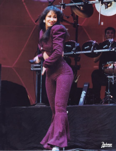 UnaRuca: Female Mexican Artists: Selena Quintanilla