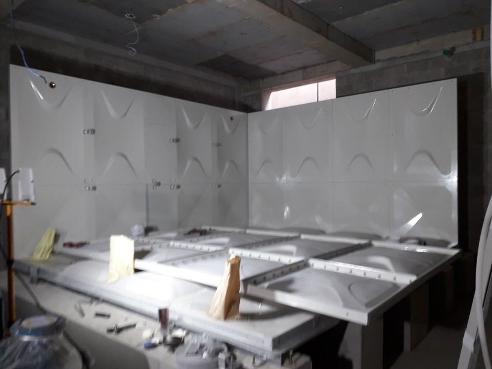 Assembly of side panel block