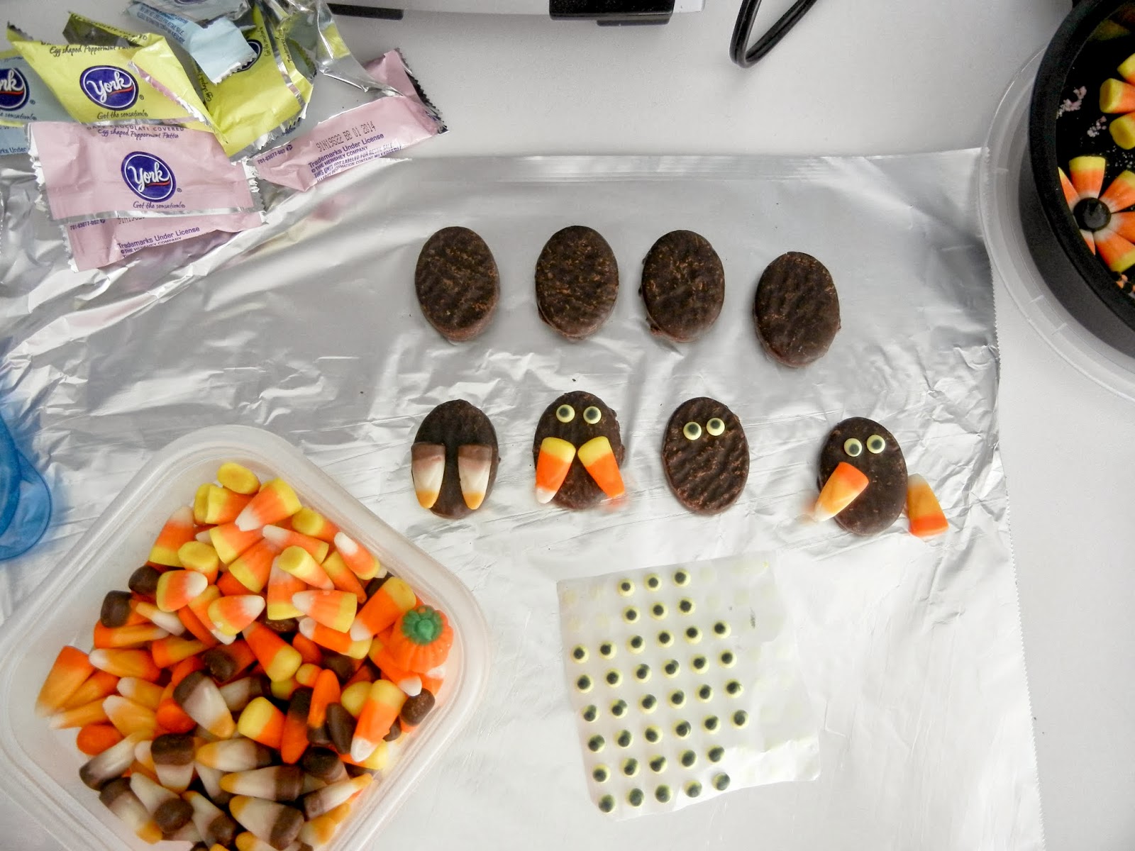 Sugar Swings! Serve Some: Simple Candy Owls