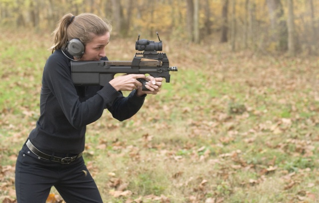 SI VIS PACEM, PARA BELLUM: L'FN P90 è un'arma da difesa personale (PDW ...