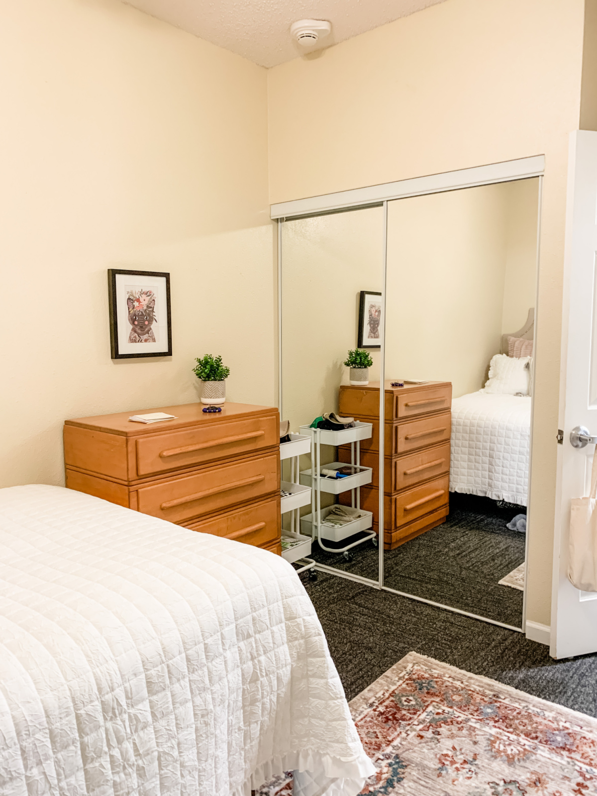 EMILY'S DORM ROOM TOUR {GIRL'S DORM ROOM DECORATIONS} | Dimples and Tangles