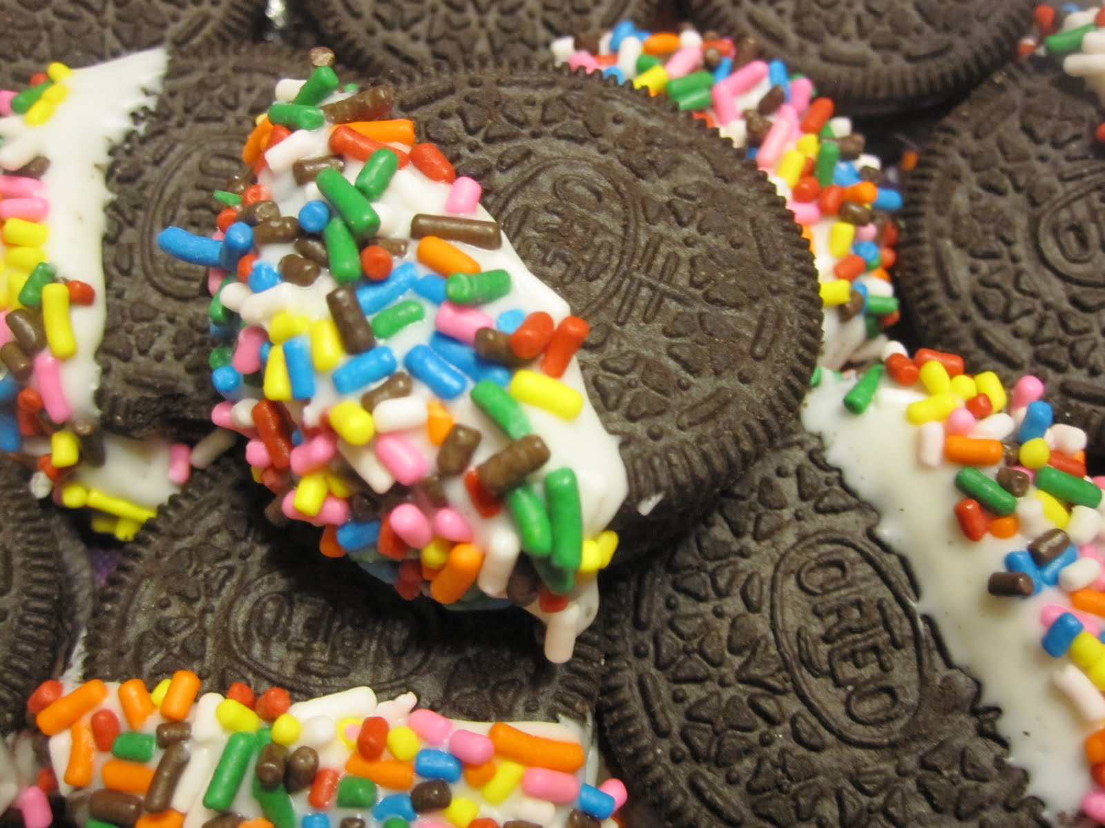 Neighbor Julia: Rainbow Oreo Cookies