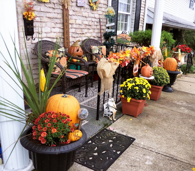 DEBBIE-DABBLE BLOG: Late Fall Front Porch and Yard Update. 2019