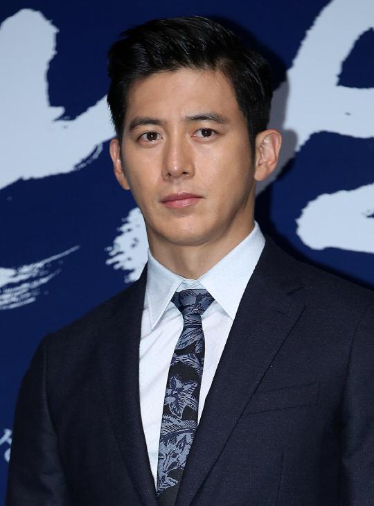 Profil, Biodata dan Fakta Go Soo, Aktor yang Makin Menawan - Indofankor