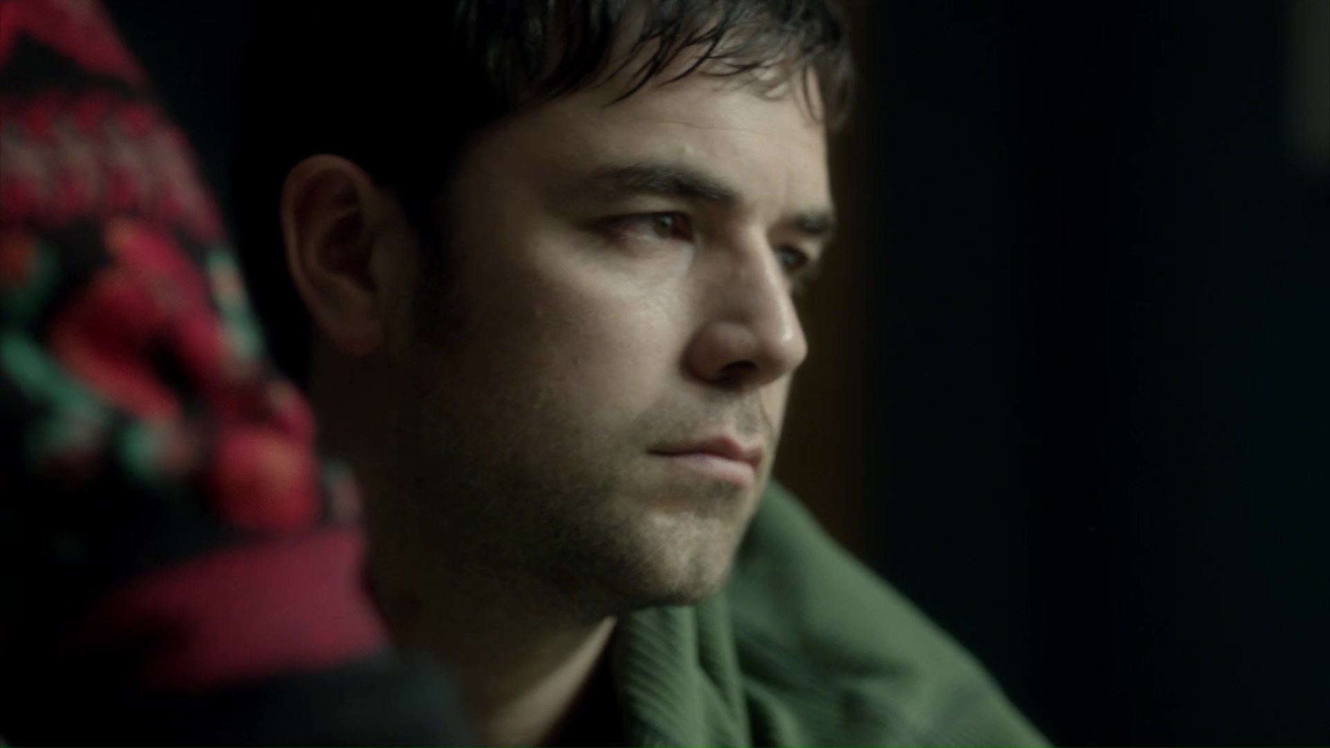 ausCAPS: Aaron McCusker shirtless in Fortitude 1-10 "Episode #1.10"