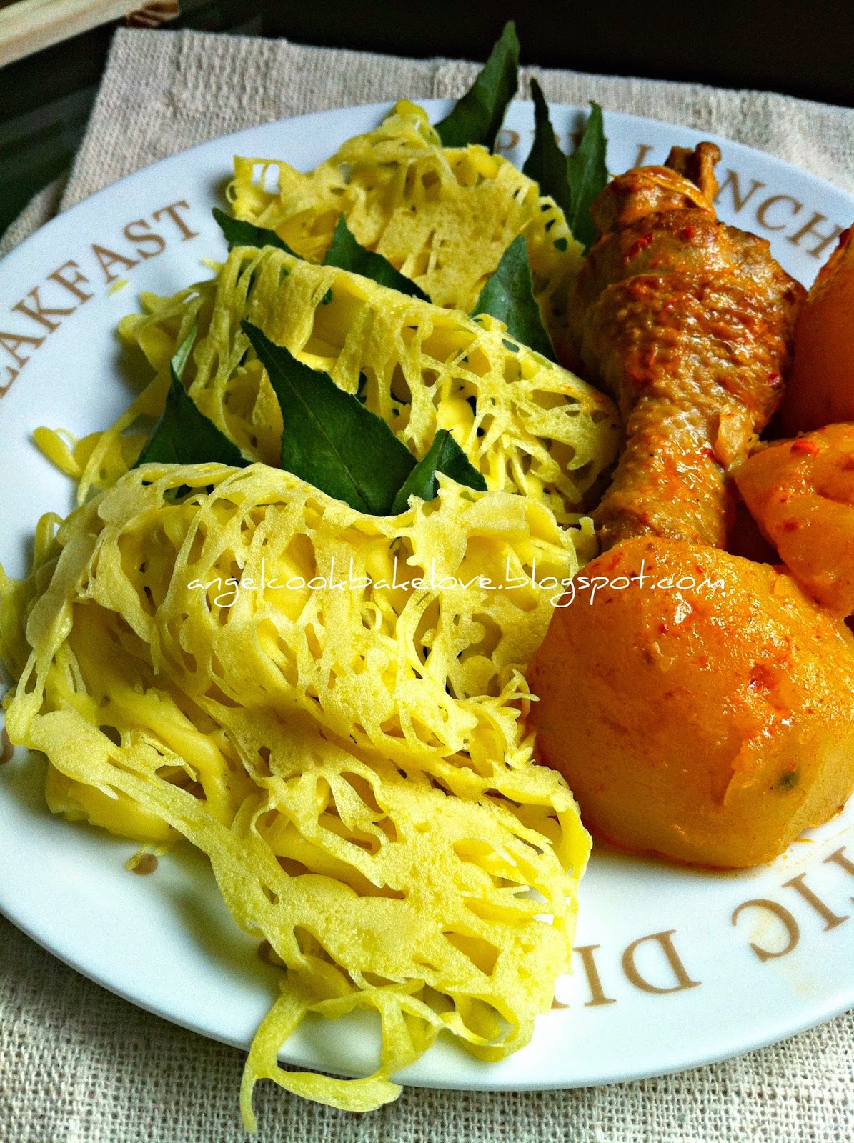 Cook.Bake.Love: Home-cooked Curry and Roti Jala