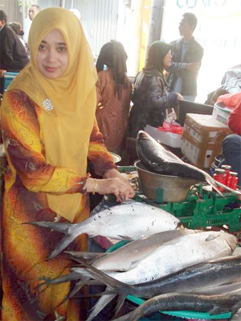Pasar Bandeng Tradisi Asli Kota Gresik Warisan Sunan Giri | Gresik Ku ...