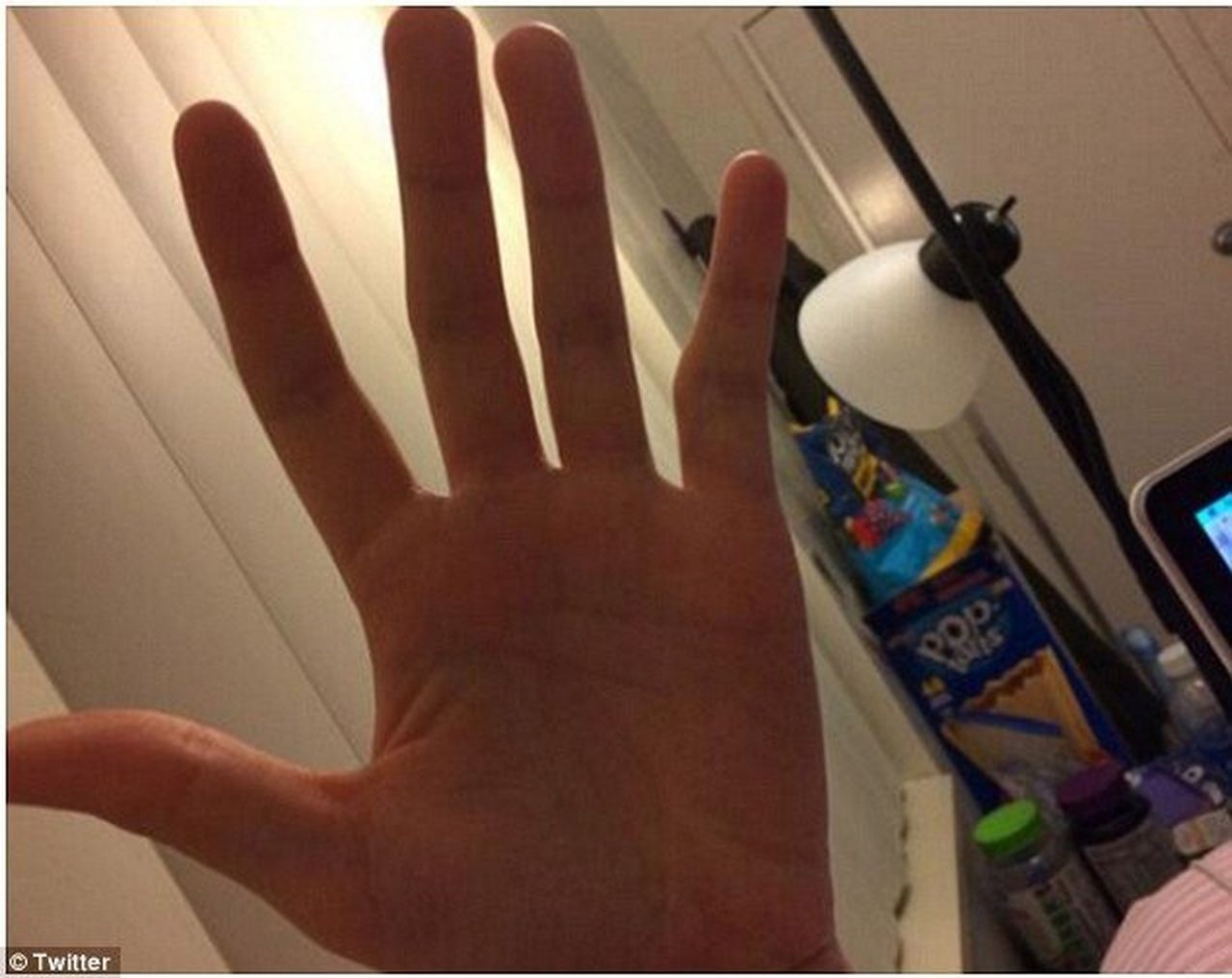 Smartphone pinky syndrome , the thing that smartphone users should ...