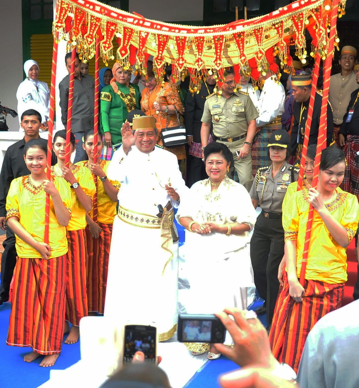 Provinsi Sulawesi Selatan: Presiden SBY Terima Gelar Adat dari Datu Luwu