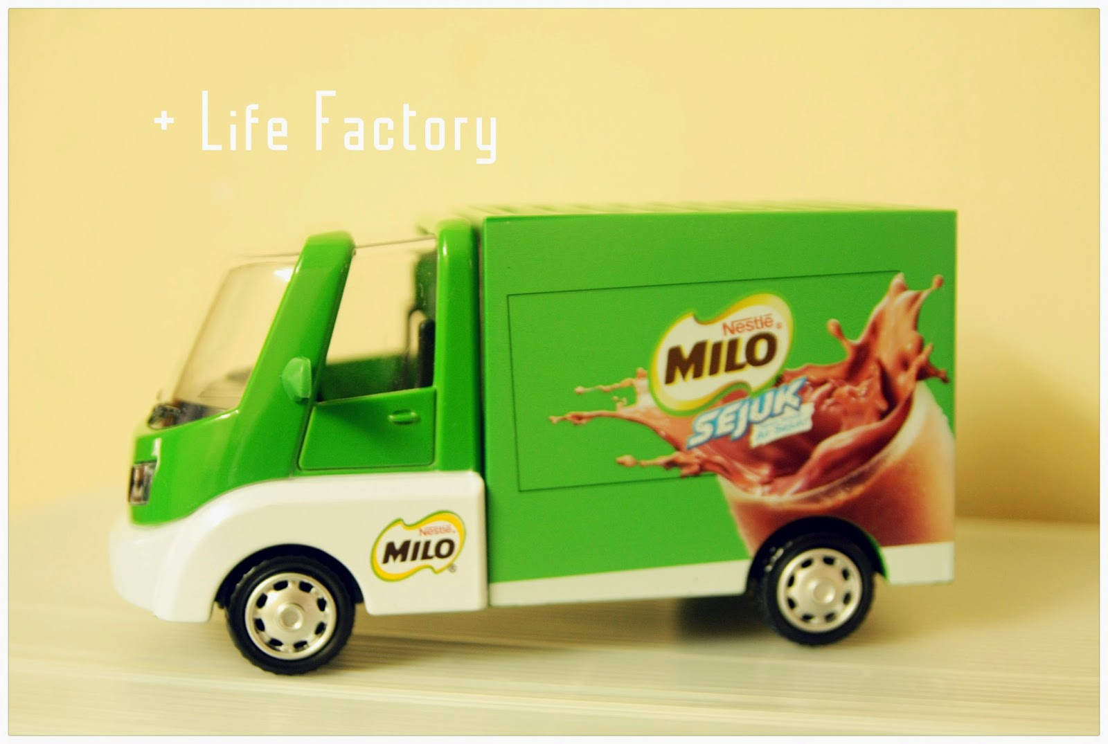 Positive Life Factory: [Collection] Milo Van 90's