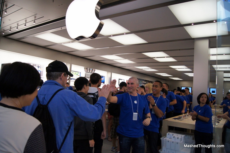 Mashed Thoughts: Metrotown Apple Store Grand Opening Photos