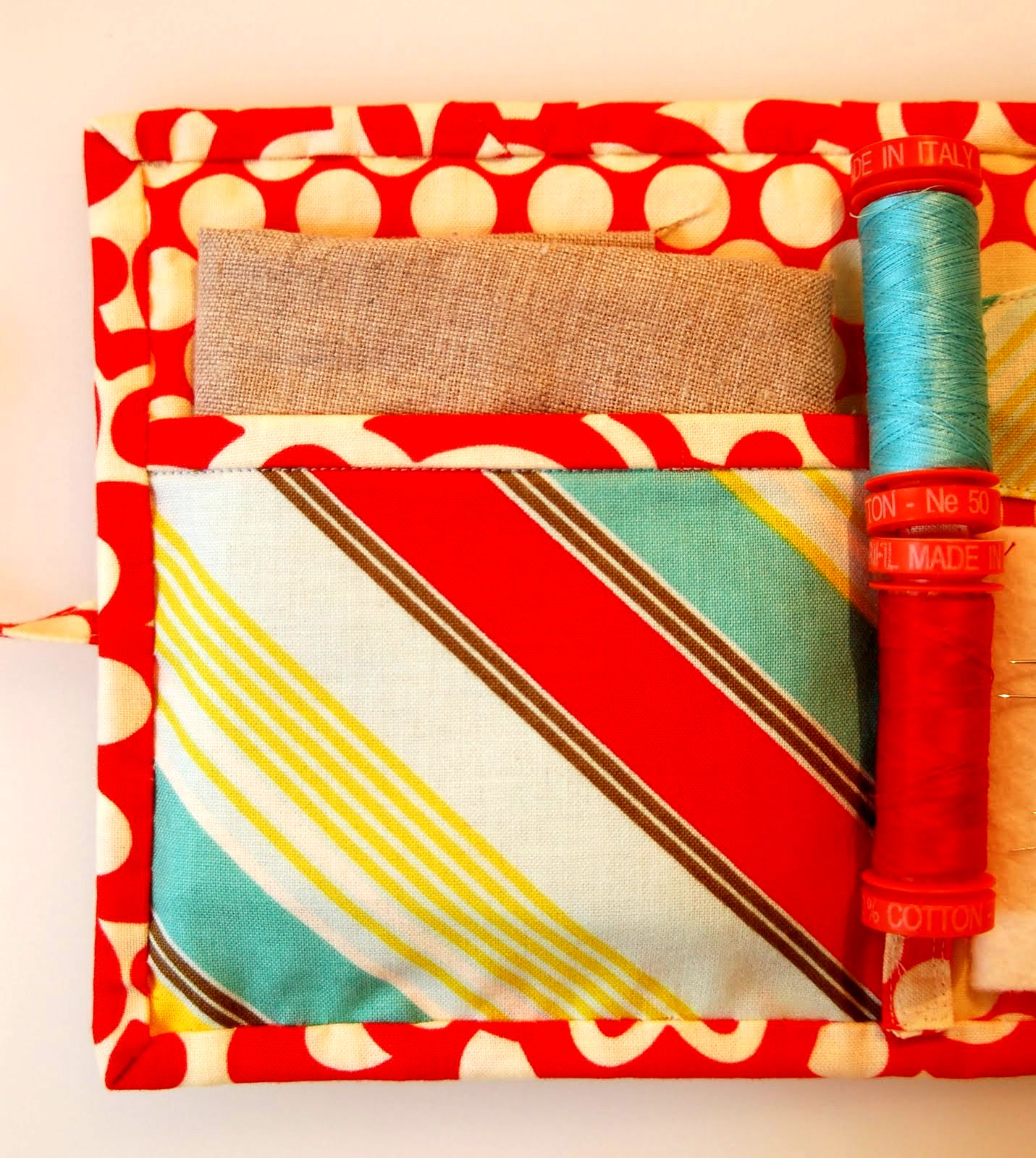 Travel Sewing Kit Pattern & Tutorial ~ DIY Tutorial Ideas!