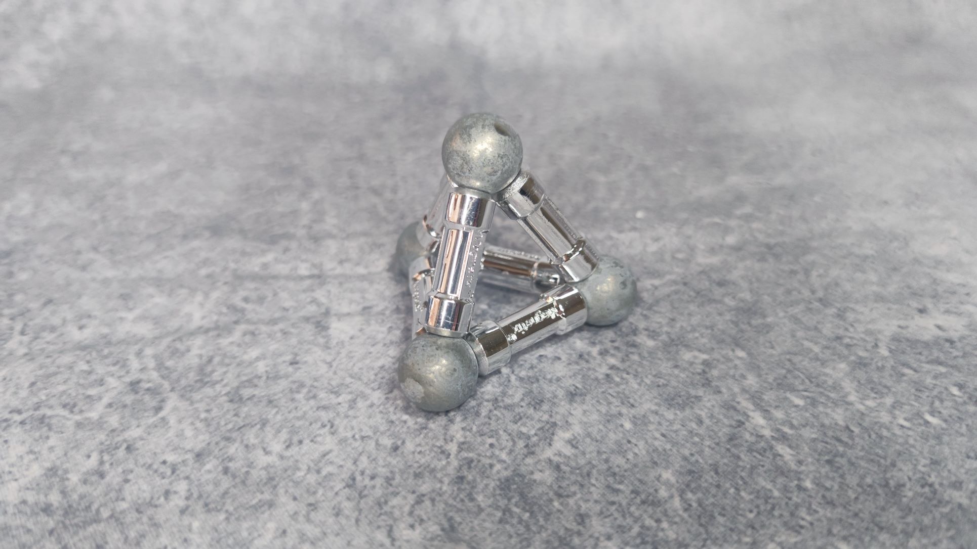 RoseArt Magnetix Magnetic Building Set