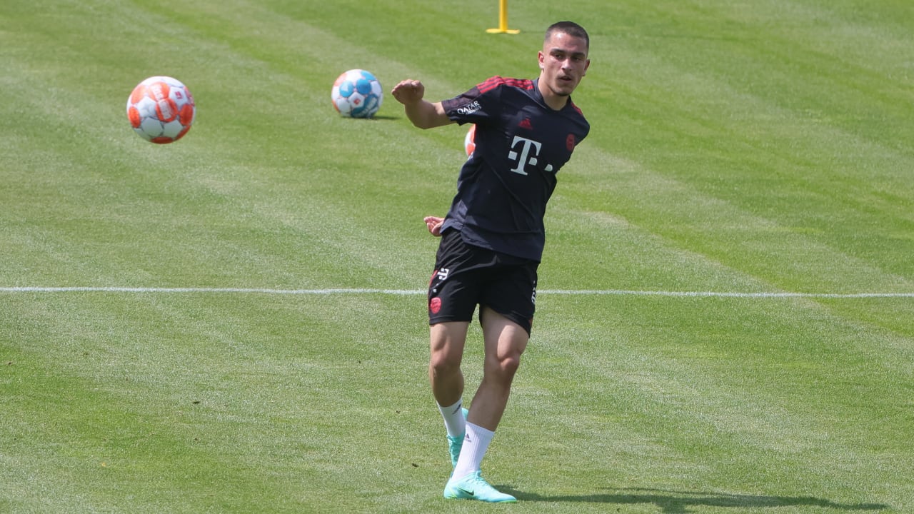 Ibrahimovic inicia trabalhos com o elenco do Bayern de Munique. Sim, é ...