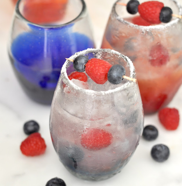 Cooking with Manuela: Berry Sparkler Cocktail Recipe for your Next Party