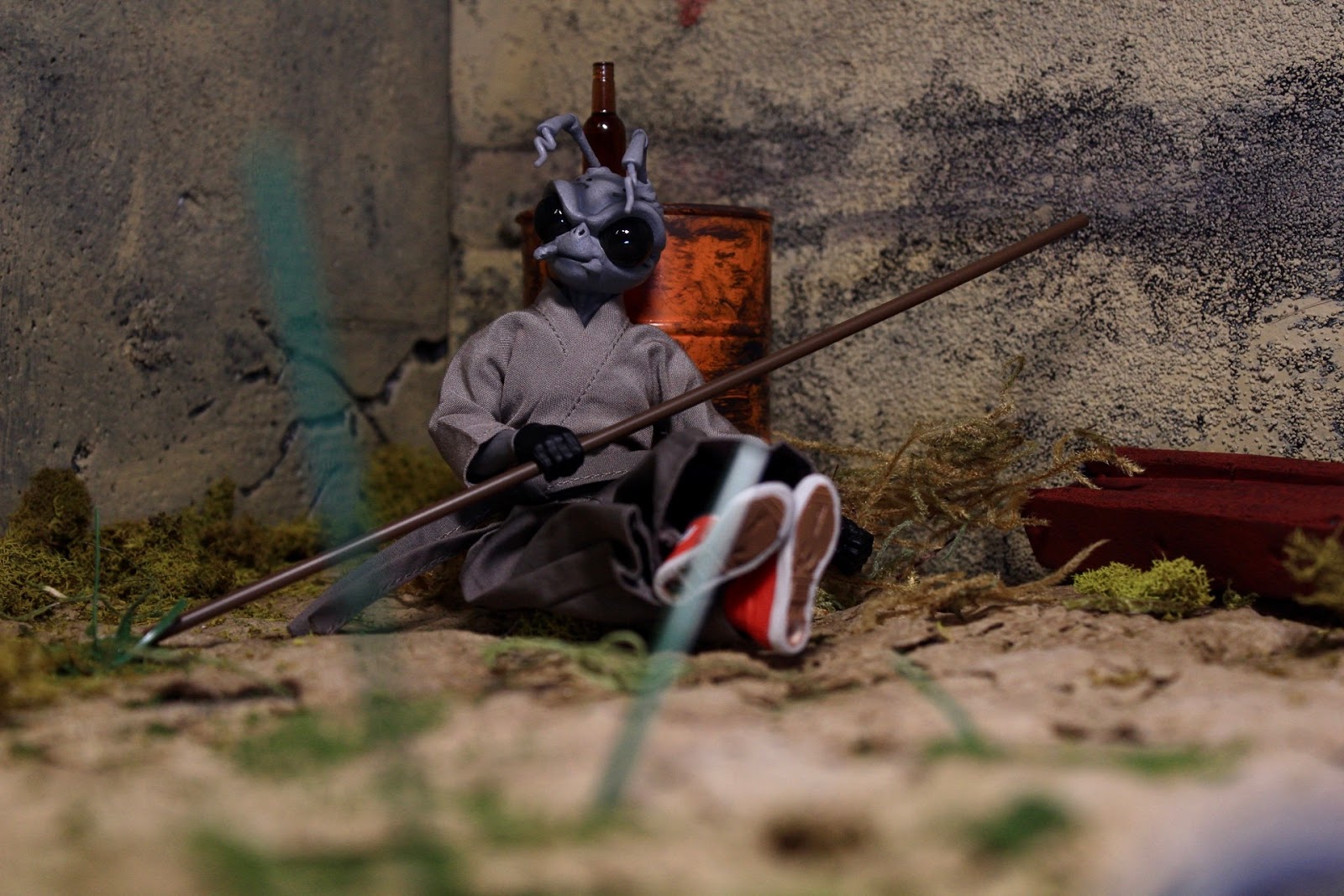 CobraShadowJoes: Mezco Toyz Exclusive Lone Roach and Grub Figure Review