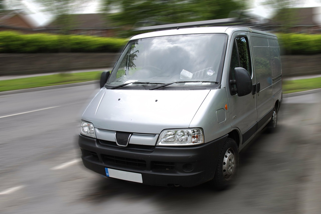 RETRO KIMMER'S BLOG: TIPS TO HIRING THE RIGHT VAN SERVICE