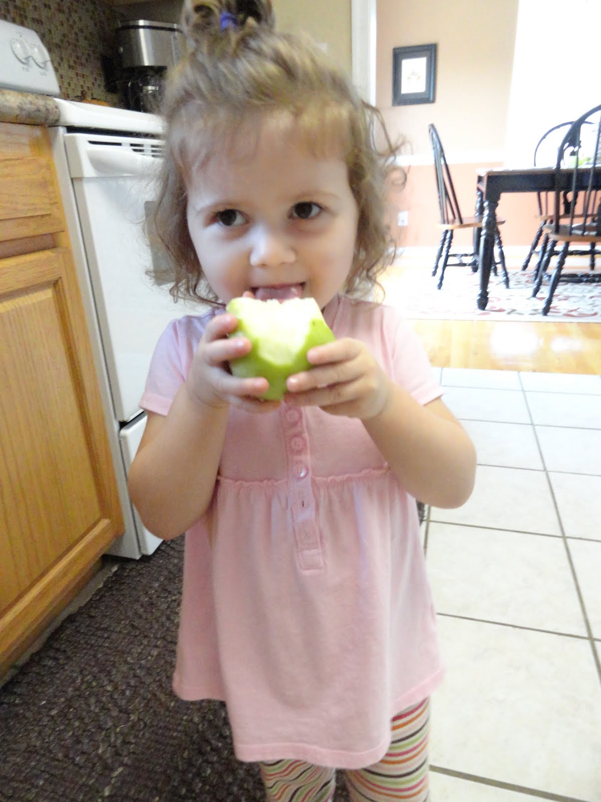 Izzie, Mac and Me: Tot School: Apples!