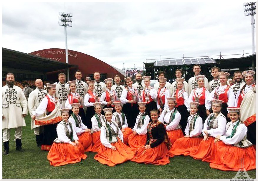 Ādažu novads cauri gadu simtiem bildēs: Ādažnieki 100-gades Dziesmusvētkos