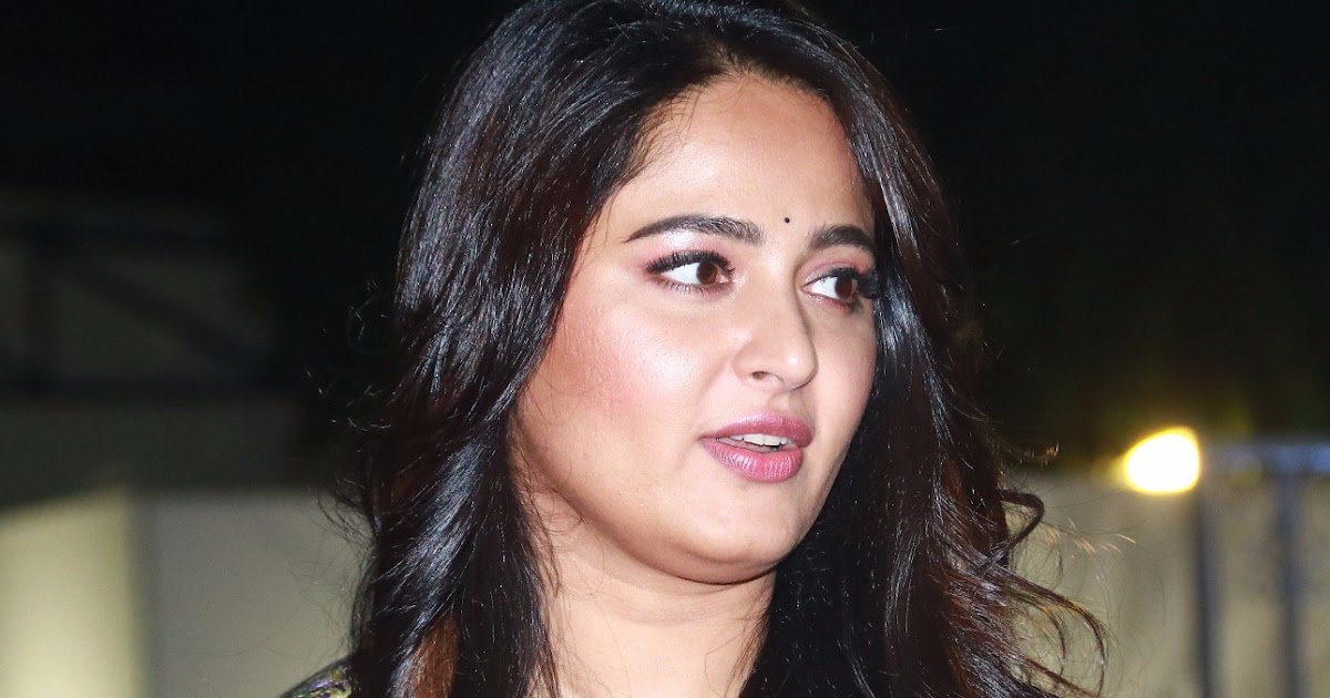 Anushka-Shetty-at-Thaanaa-Serndha-Koottam-Success-Meet-(1) - Tollywood ...