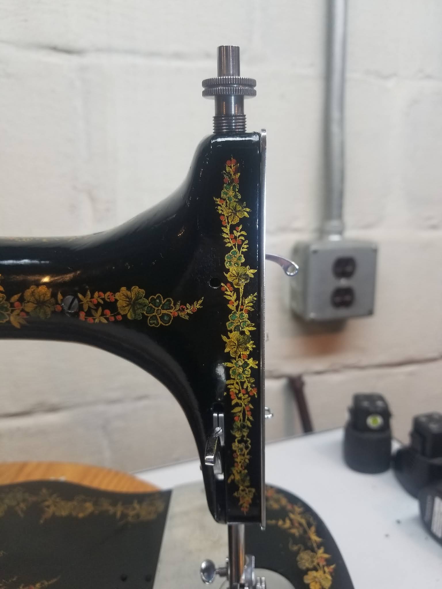 Selby Sewing Machines: 1889 Singer VS2 with Floral Decals