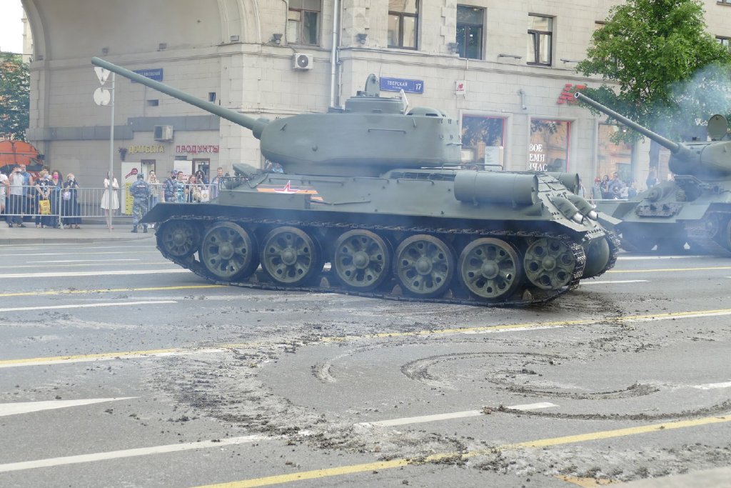 China Defense Blog: Non-Chinese photos of the day: T-34, let it rip and ...