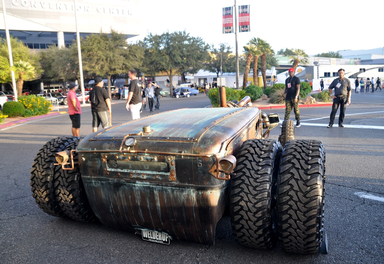 Just A Car Guy: the Welder Up crew brought a newish semi to SEMA! Cool ...