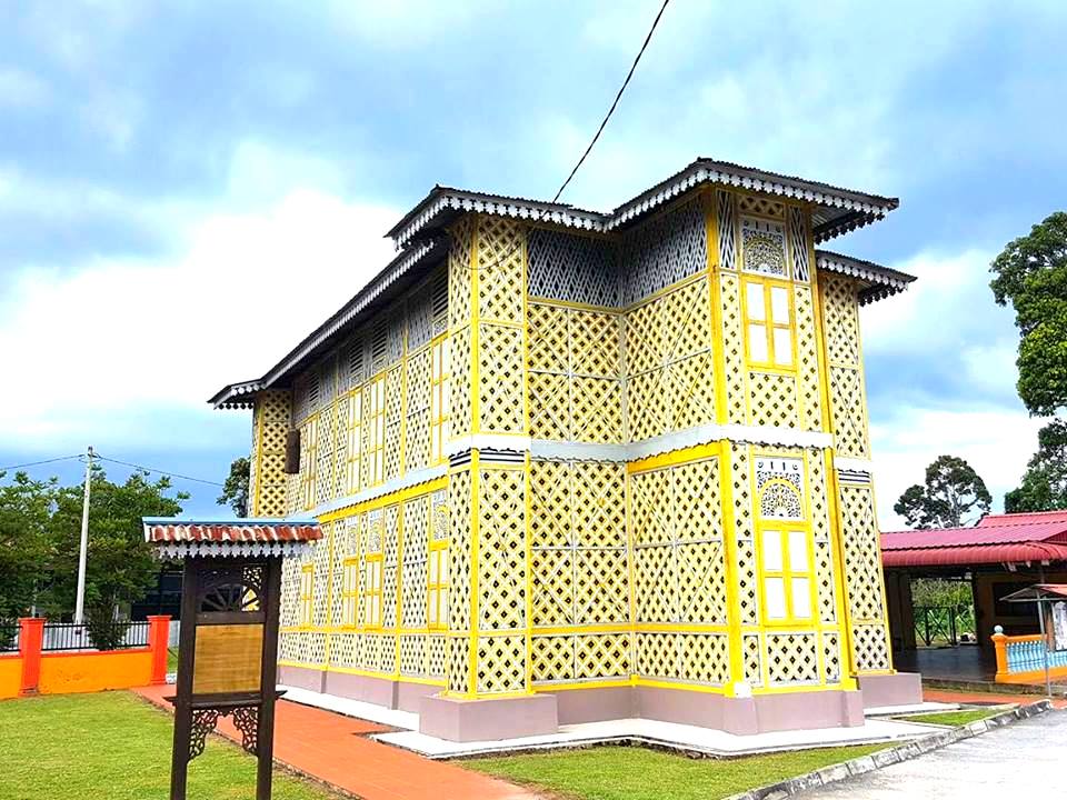Travelholic: Masjid Ihsaniah Iskandariah | Intricacy of Kelarai