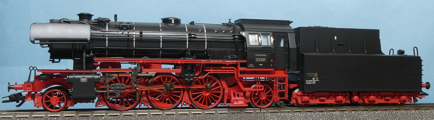 西ドイツ国鉄 DB 旅客用蒸気機関車 BR 23 001号機 （Märklin 39230) - DB103のKleines Modellmuseum Phase III