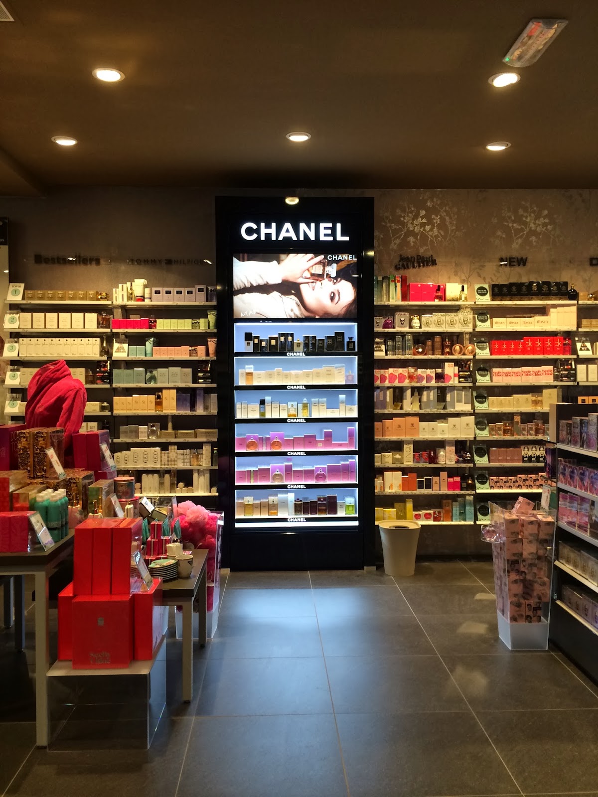 Dutch Gurl: Opening Douglas Store in Eindhoven