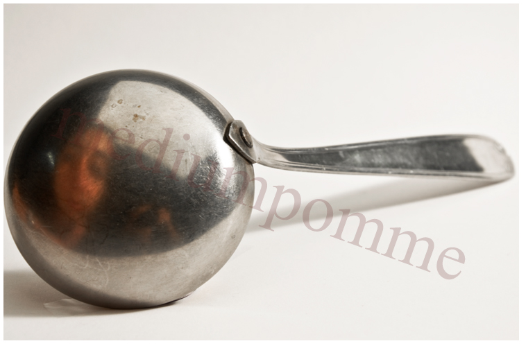 Medium Pomme: En voici un travail louche