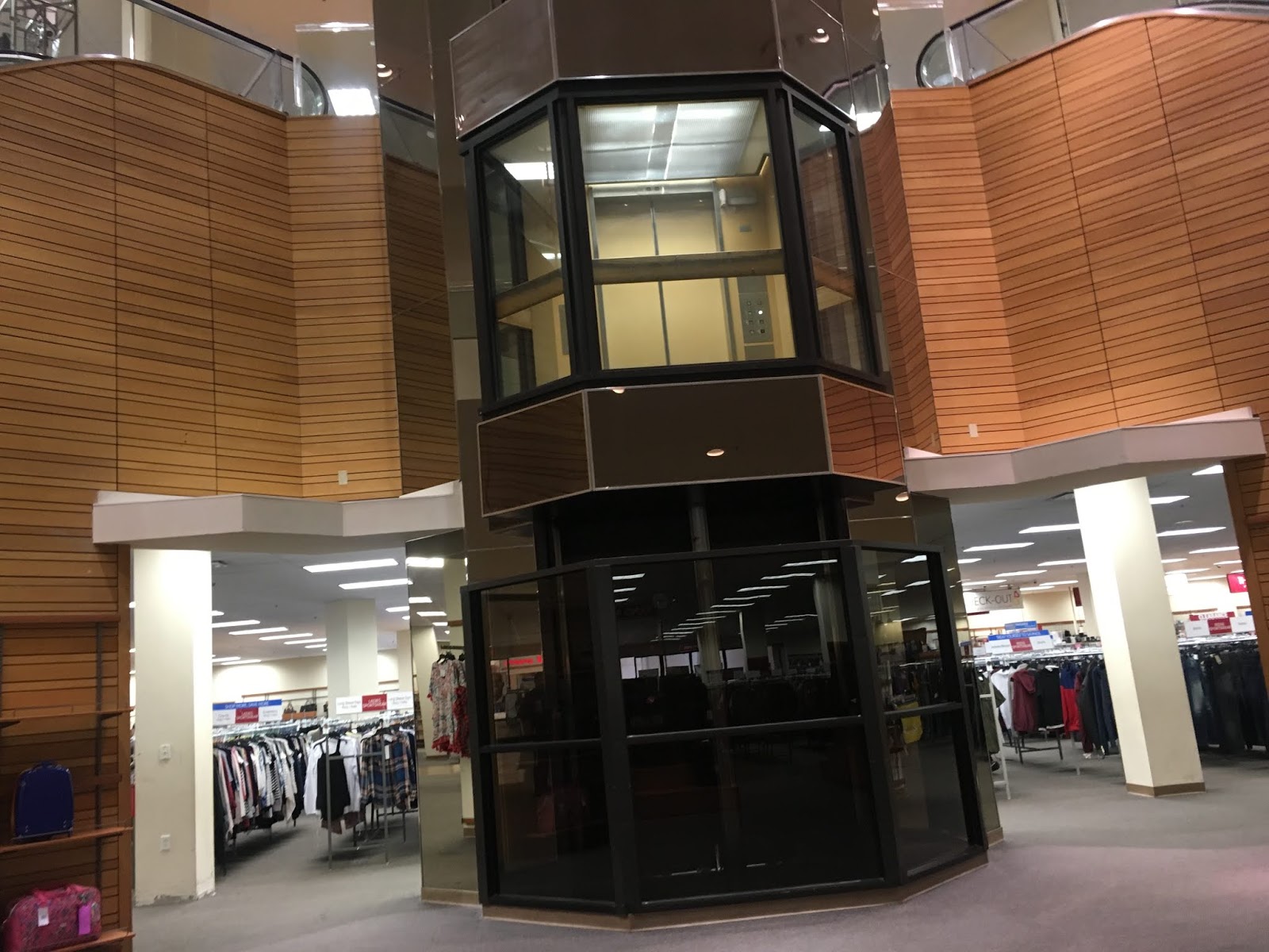 Midwest Retail: Regency Mall, Racine Wisconsin