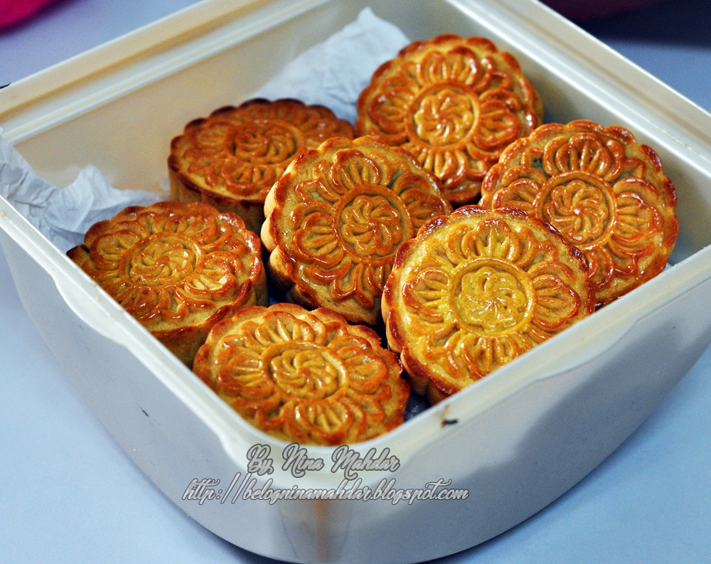 Nina Mahdar: MOONCAKE / KUIH BULAN