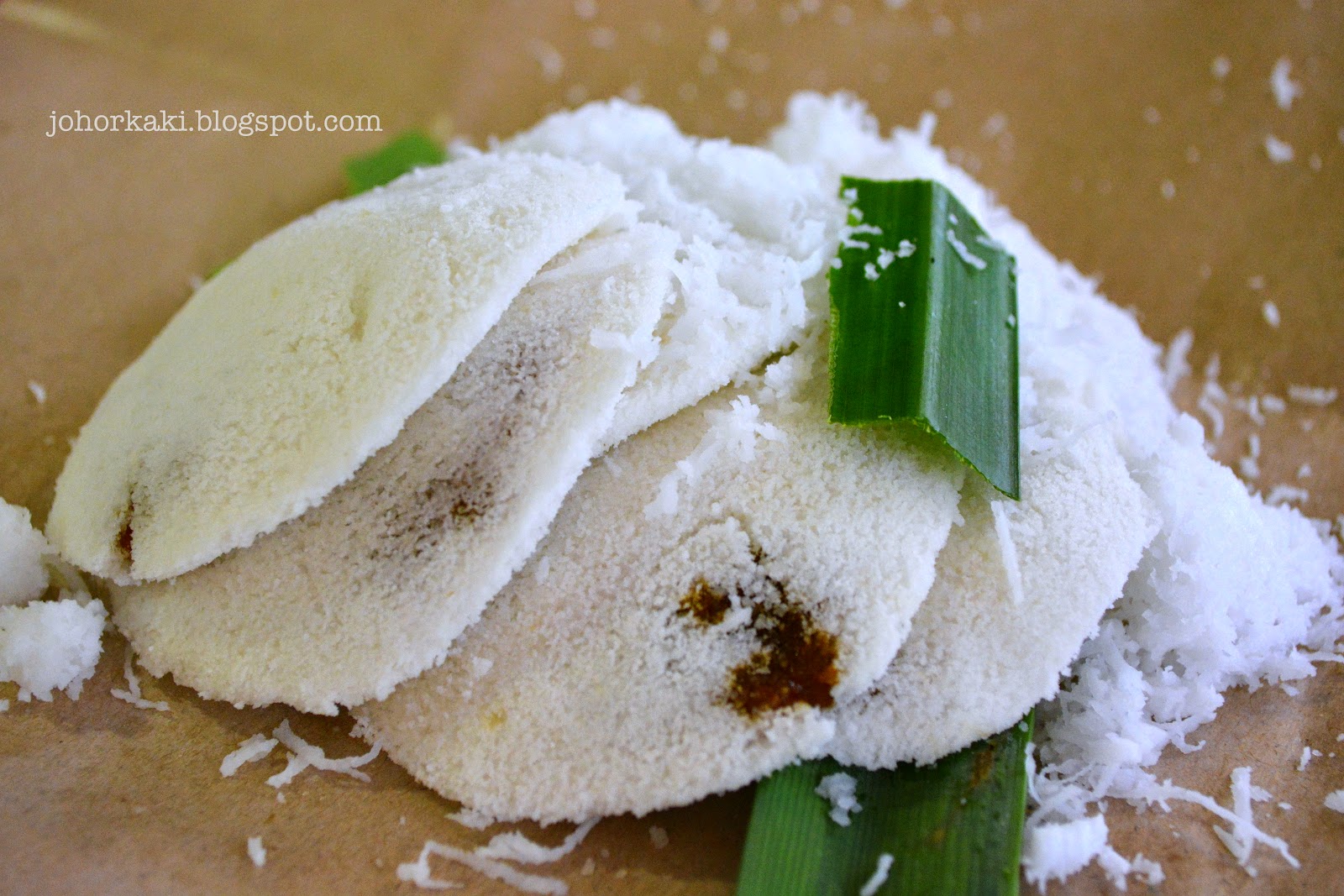 History of Singapore Tu Tu Kueh 嘟嘟糕 |Tony Johor Kaki Travels for Food ...